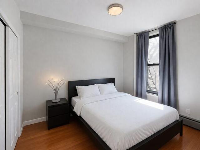 Queen bedroom in 2 bed/1 bath home in East Harlem #581 B