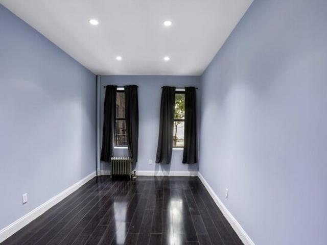 Queen bedroom in 2 bed/1 bath home in East Harlem #697 A
