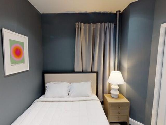 Queen bedroom in 2 bed/1 bath home in East Harlem #698 B