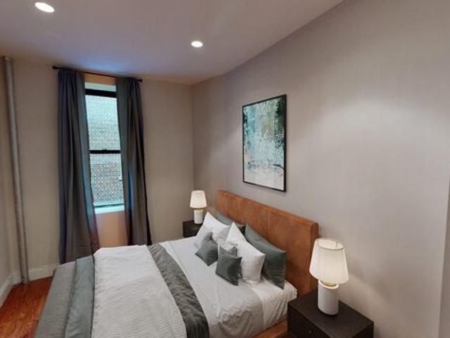 Queen bedroom in 2 bed/1 bath home in East Harlem #705 B