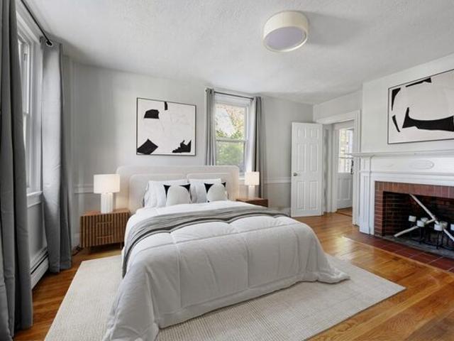 Queen bedroom in 2 bed/1 bath home in Newton Corner #775 A