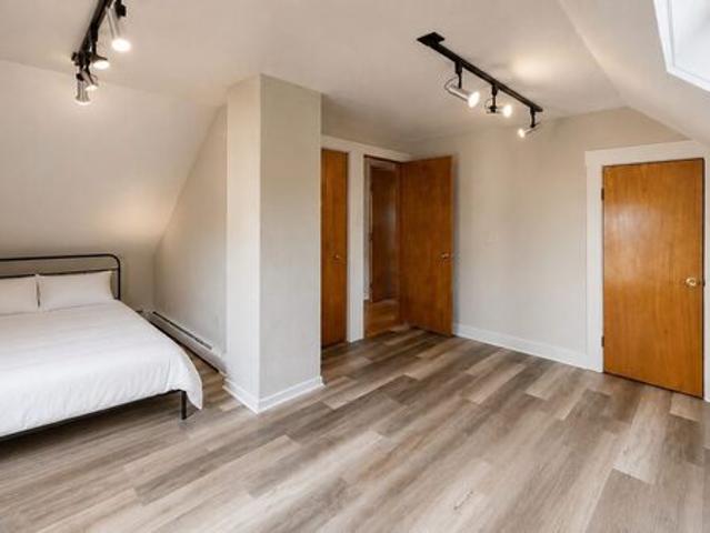 Queen bedroom in 2 bed/1 bath home in Somerville #1669 A