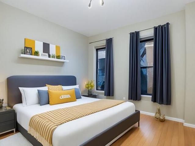 Queen bedroom in 2 bed/1 bath home in West Harlem #711 A
