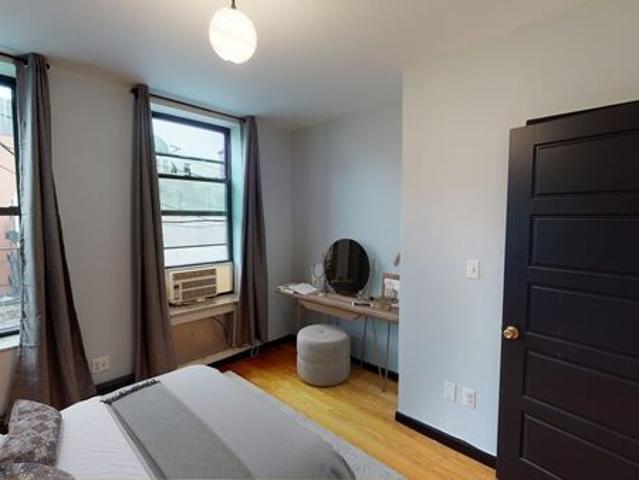 Queen bedroom in 2 bed/2 bath home in East Harlem #578 B