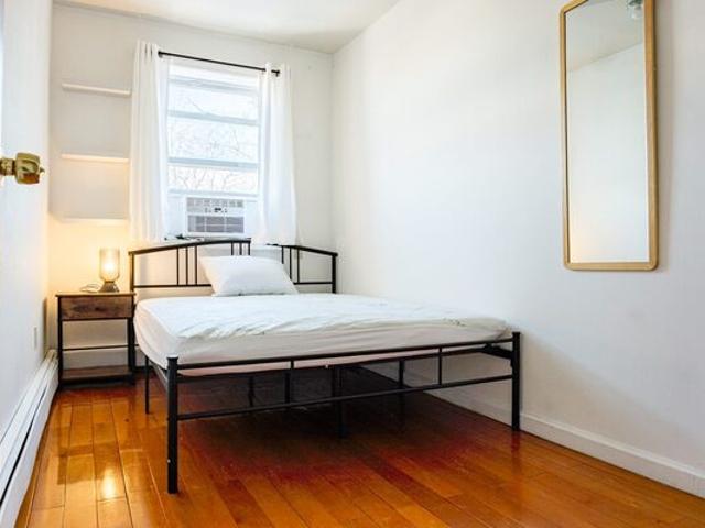 Queen bedroom in 2 bed/2 bath home in Fort Greene #1822 A