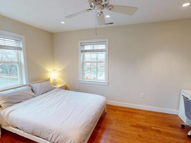 Queen bedroom in 3 bed/3 bath home in Capitol Hill #1456 A