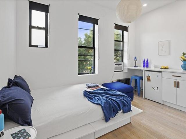 Queen bedroom in 3 bed/3 bath home in Ridgewood #1881 B