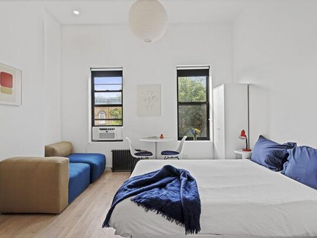 Queen bedroom in 3 bed/3 bath home in Ridgewood #1882 C