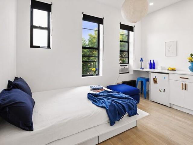 Queen bedroom in 3 bed/3 bath home in Ridgewood #1882 B
