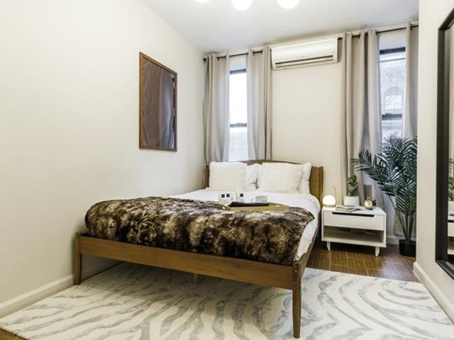 Queen bedroom in 3 bed/1 bath home in Chinatown #262 B