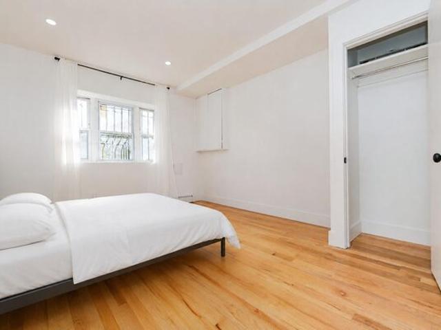 Queen bedroom in 3 bed/1 bath home in Bedford Stuyvesant #1792 C
