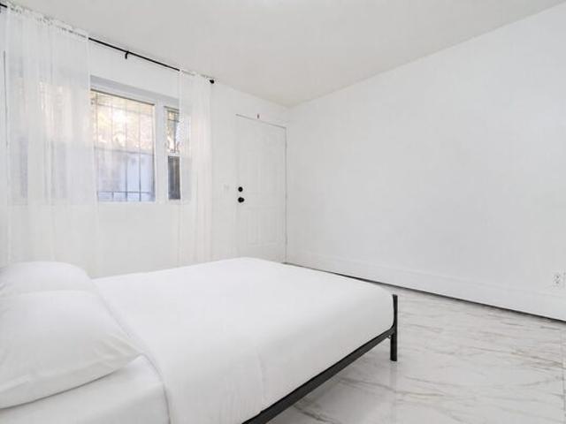 Queen bedroom in 3 bed/1 bath home in Bedford Stuyvesant #1792 B