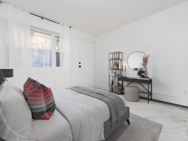 Queen bedroom in 3 bed/1 bath home in Bedford Stuyvesant #1792 B