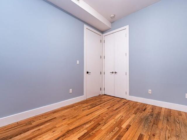 Queen bedroom in 3 bed/1 bath home in Brooklyn #1891 B