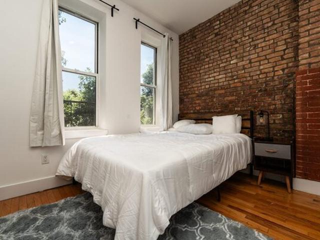 Queen bedroom in 3 bed/1 bath home in Brooklyn #1892 A
