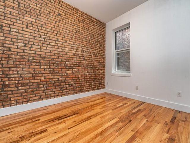 Queen bedroom in 3 bed/1 bath home in Brooklyn #1892 B