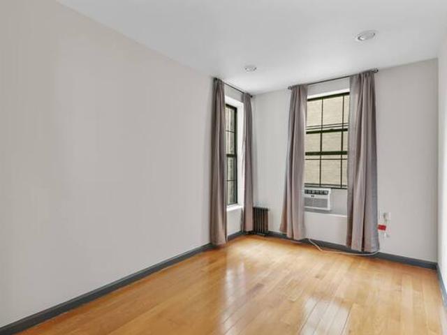 Queen bedroom in 3 bed/1 bath home in East Village #562 B