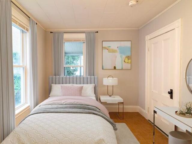 Queen bedroom in 3 bed/1 bath home in East Cambridge #1745 A