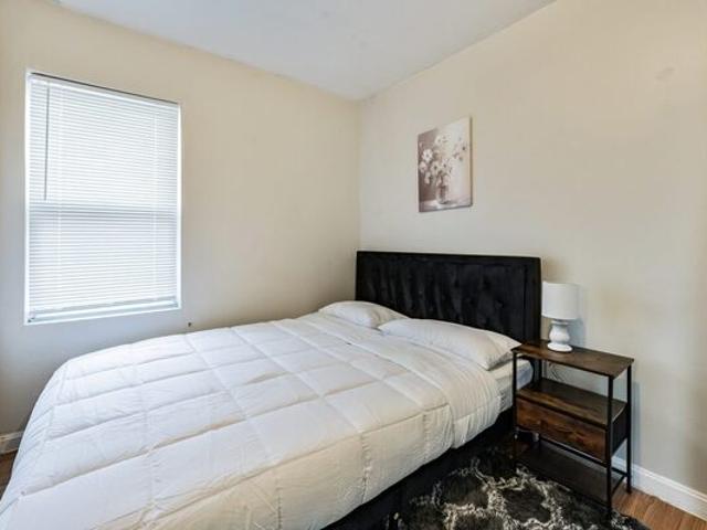 Queen bedroom in 3 bed/1 bath home in East Cambridge #1812 B