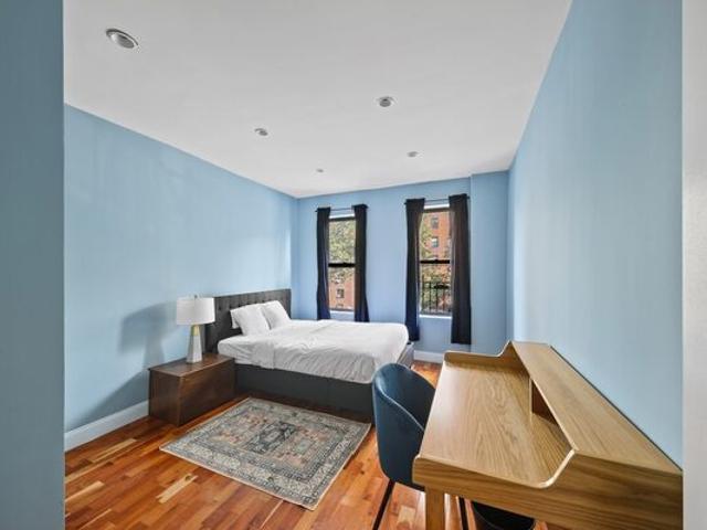 Queen bedroom in 3 bed/1 bath home in East Harlem #700 B