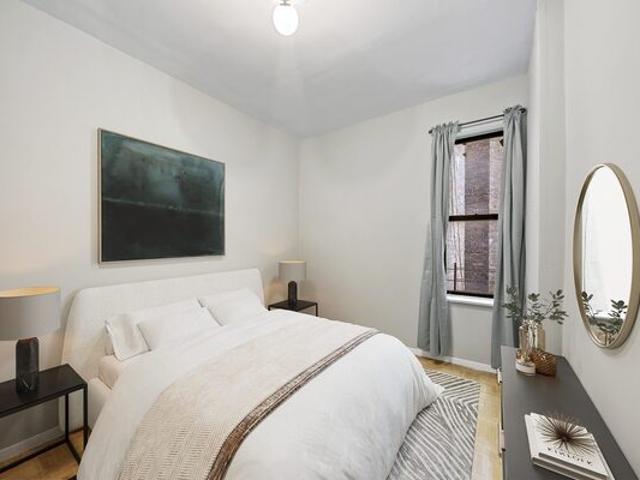 Queen bedroom in 3 bed/1 bath home in Hamilton Heights #599 A