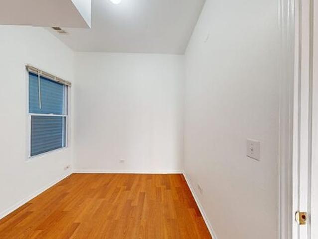 Queen bedroom in 3 bed/1 bath home in Logan Square #1784 A