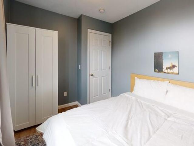 Queen bedroom in 3 bed/1 bath home in North End #470 B