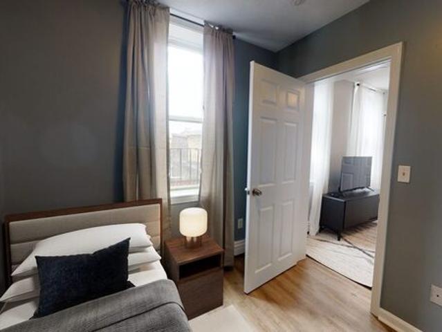 Queen bedroom in 3 bed/1 bath home in North End #470 C