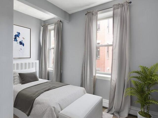 Queen bedroom in 3 bed/1 bath home in North End #472 A