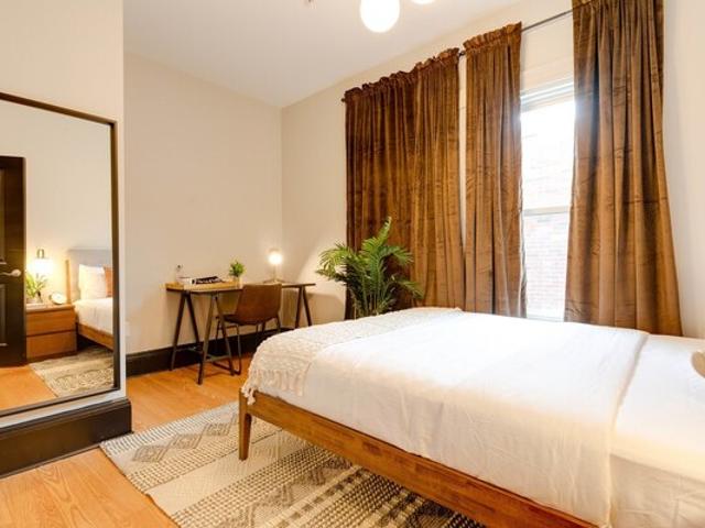 Queen bedroom in 3 bed/1 bath home in South Boston #196 B