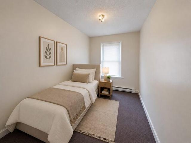 Queen bedroom in 3 bed/1 bath home in South End #1885 A