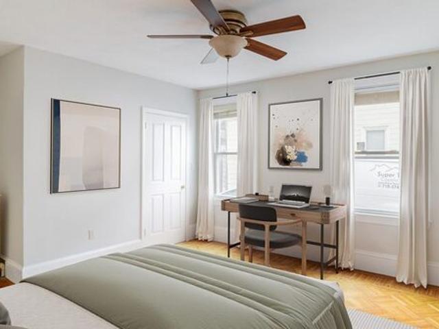 Queen bedroom in 3 bed/1 bath home in Somerville #1667 B