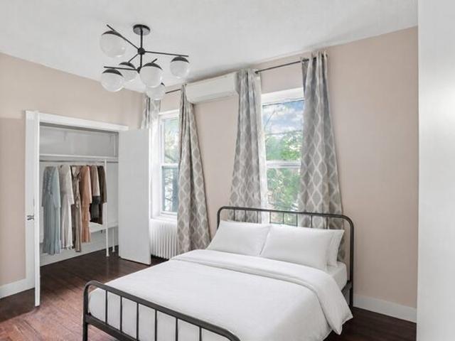 Queen bedroom in 3 bed/1 bath home in Prospect Park South #749 B
