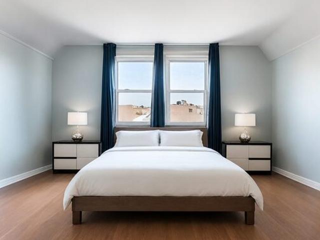 Queen bedroom in 3 bed/1 bath home in Roxbury #937 C