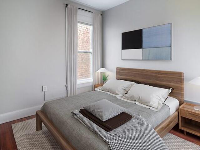Queen bedroom in 3 bed/2.5 bath home in Trinidad #1567 B