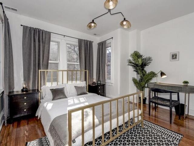 Queen bedroom in 3 bed/2 bath home in Capitol Hill #179 2A