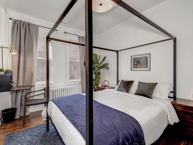 Queen bedroom in 3 bed/2 bath home in Capitol Hill #179 2B