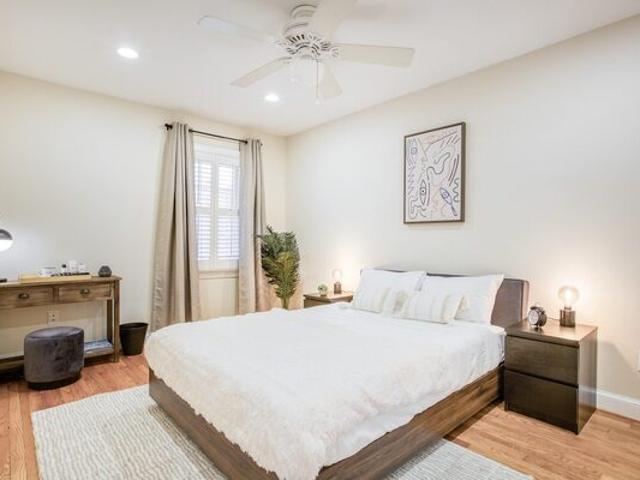 Queen bedroom in 3 bed/2 bath home in Capitol Hill #271 B