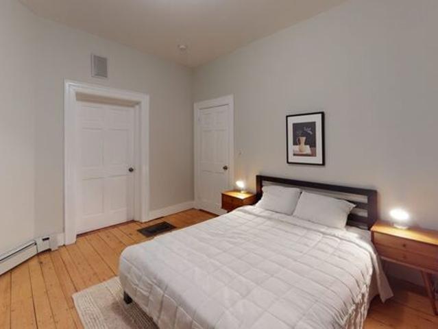 Queen bedroom in 3 bed/2 bath home in Central Square Cambridge #951 C