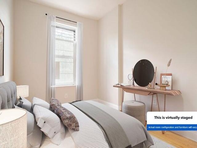 Queen bedroom in 3 bed/2 bath home in Greenpoint #1737 B
