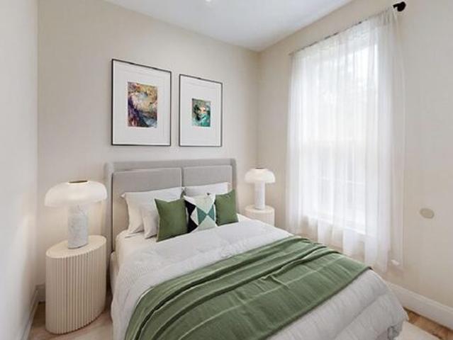 Queen bedroom in 3 bed/2 bath home in Greenpoint #1737 C
