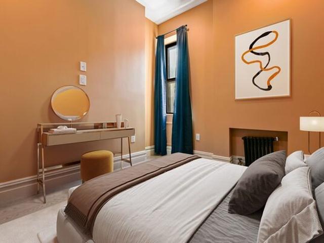 Queen bedroom in 3 bed/2 bath home in East Village #553 B