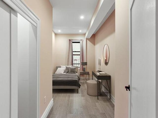 Queen bedroom in 3 bed/2 bath home in East Harlem #696 B