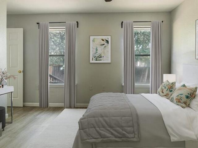 Queen bedroom in 3 bed/2 bath home in Franklin Park #1405 C