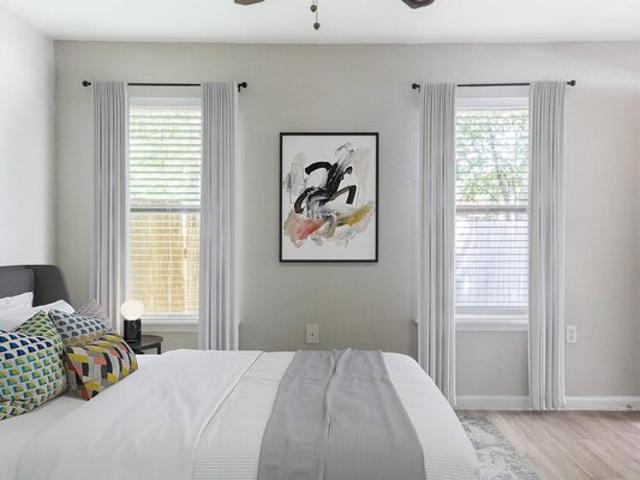 Queen bedroom in 3 bed/2 bath home in Franklin Park #1406 A