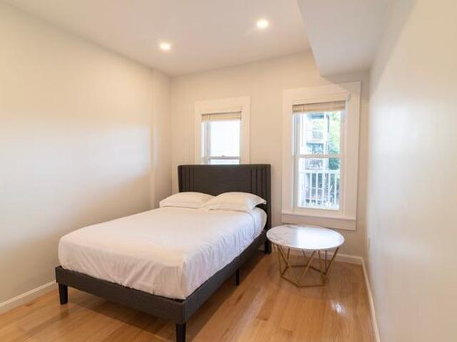 Queen bedroom in 3 bed/2 bath home in JFK/UMass #1755 A