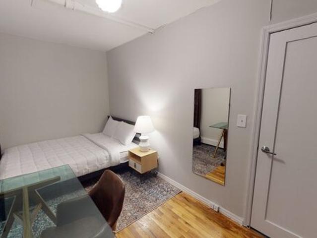 Queen bedroom in 3 bed/2 bath home in Morningside Heights #891 A