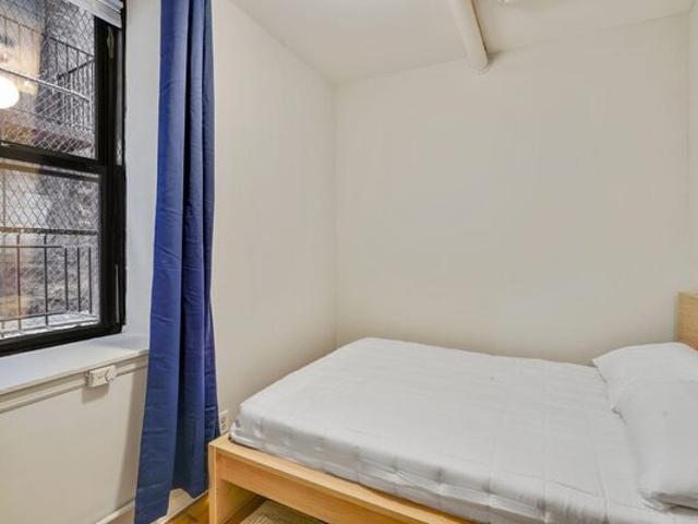 Queen bedroom in 3 bed/2 bath home in Morningside Heights #891 B