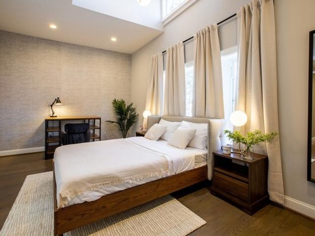 Queen bedroom in 4 bed/3.5 bath home in Petworth #289 A
