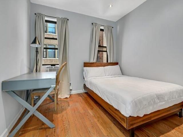 Queen bedroom in 4 bed/1.5 bath home in Upper West Side #763 A